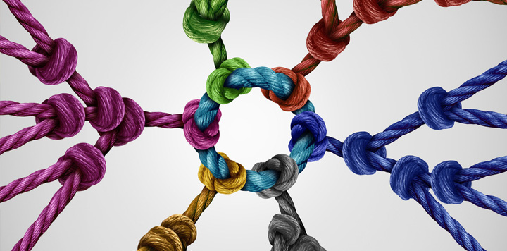 The Difference Between Centralized and Decentralized Networks - N-able